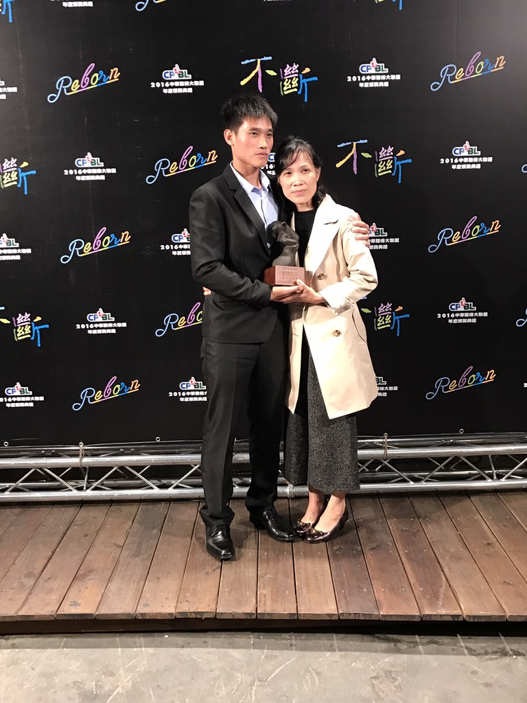 父親辭世 林承飛：從記憶中懷念爸爸的擁抱 - TSNA體育新聞團隊