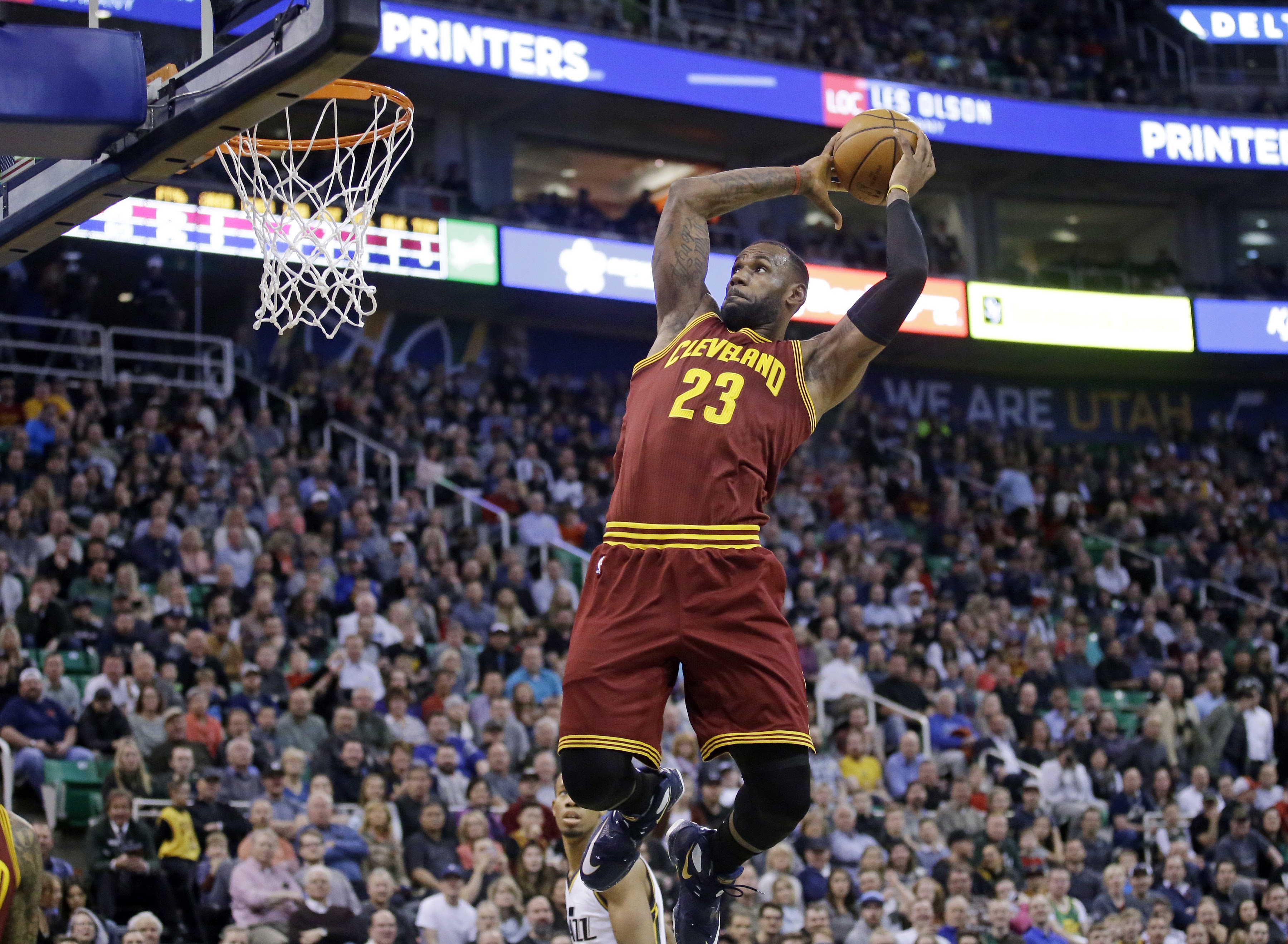 LeBron第4節發威 騎士險勝太陽 - TSNA體育新聞團隊