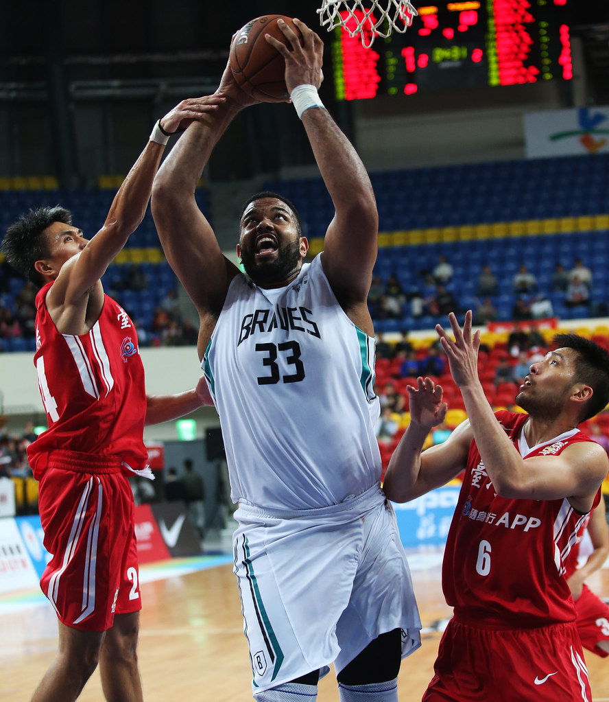 塞勒30分20籃板 富邦板凳拉警報 - TSNA體育新聞團隊