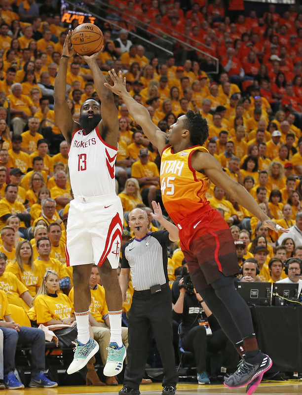 Mitchell手感冷 火箭客場大勝爵士 - TSNA體育新聞團隊