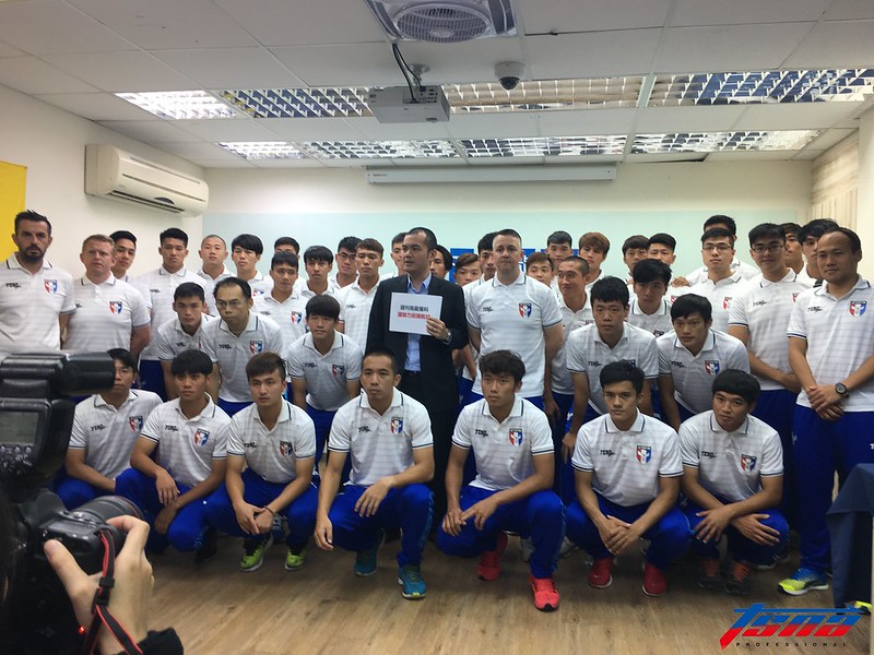 抨擊週刊亂爆料 White現身捍衛男足清白 - TSNA體育新聞團隊