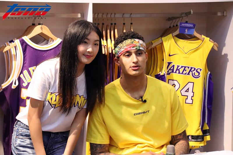 湖人新星Kuzma旋風來台 高人氣擠爆信義區 - TSNA體育新聞團隊