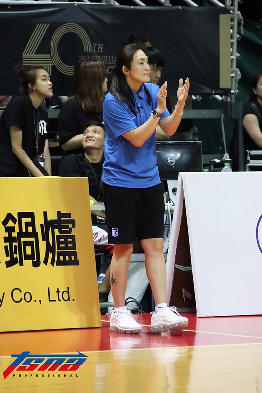 錢姐LBJ上身 盼球員心態更加穩定 - TSNA體育新聞團隊