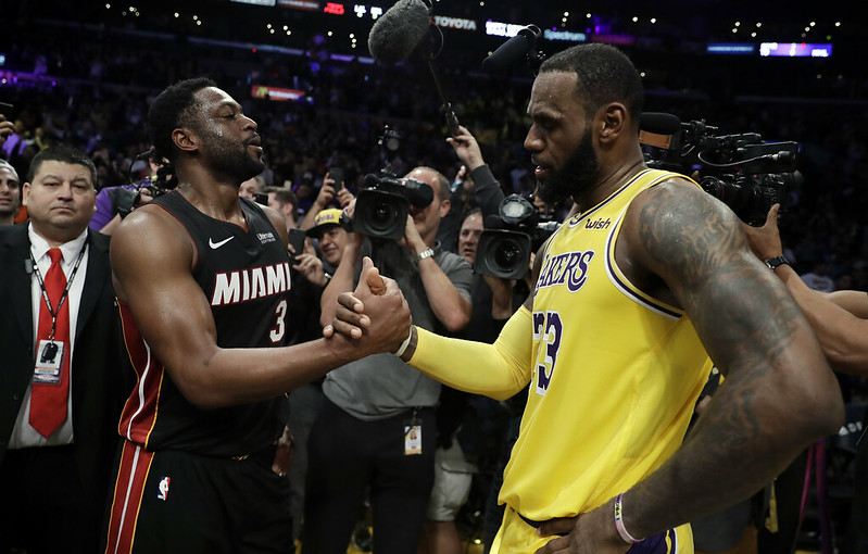 03梯搭檔最後一支舞 James和Wade賽後互換戰袍 - TSNA體育新聞團隊