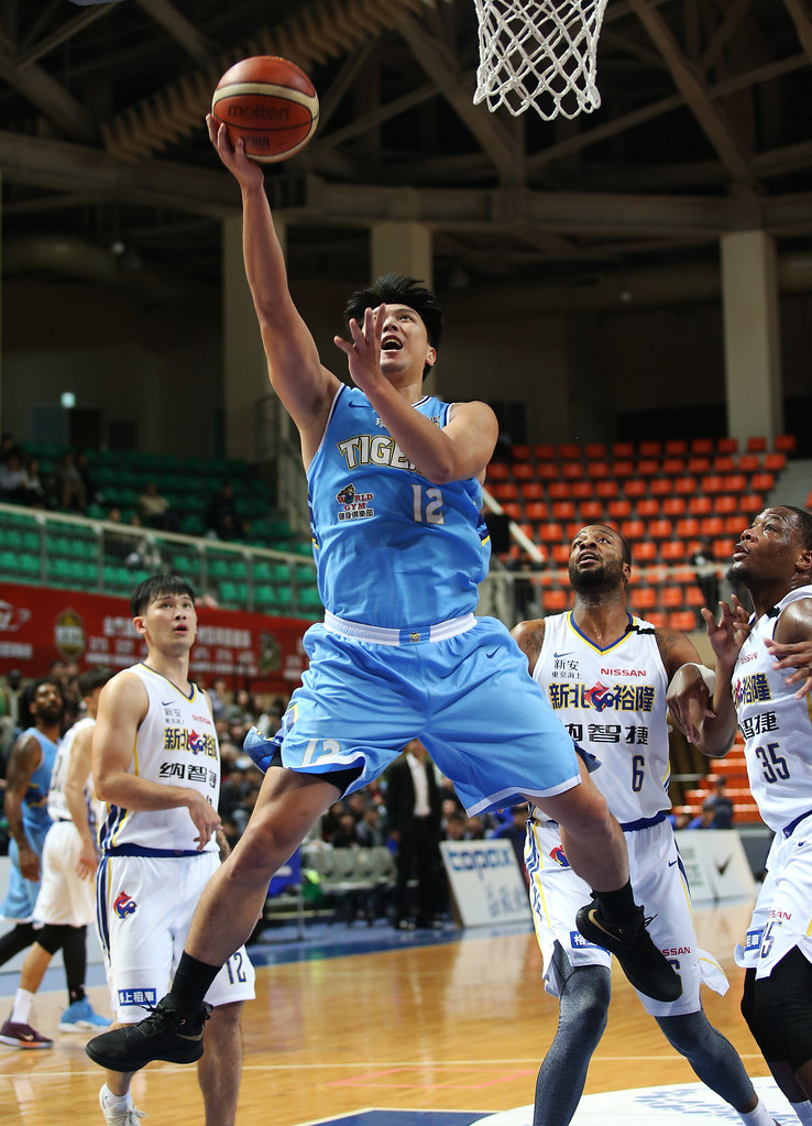 林宜輝將功贖罪 轟25分賞裕隆4連敗 - TSNA體育新聞團隊