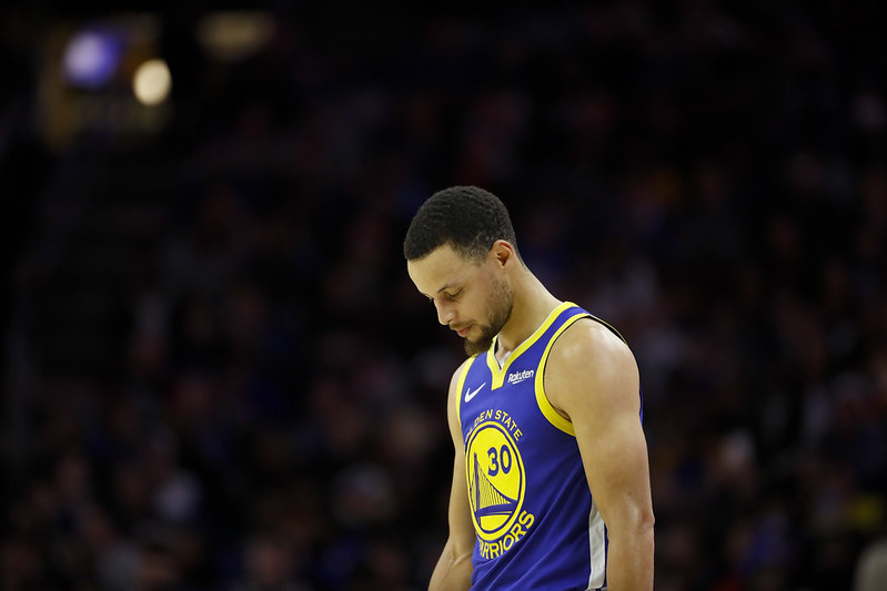 Curry扭傷退場 勇士教頭：他會沒事 - TSNA體育新聞團隊