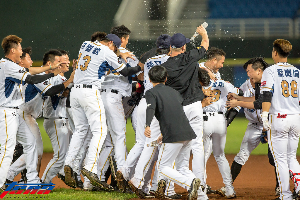 狂敲18安翁瑋均好投 Lamigo本季最長6連勝 - TSNA體育新聞團隊