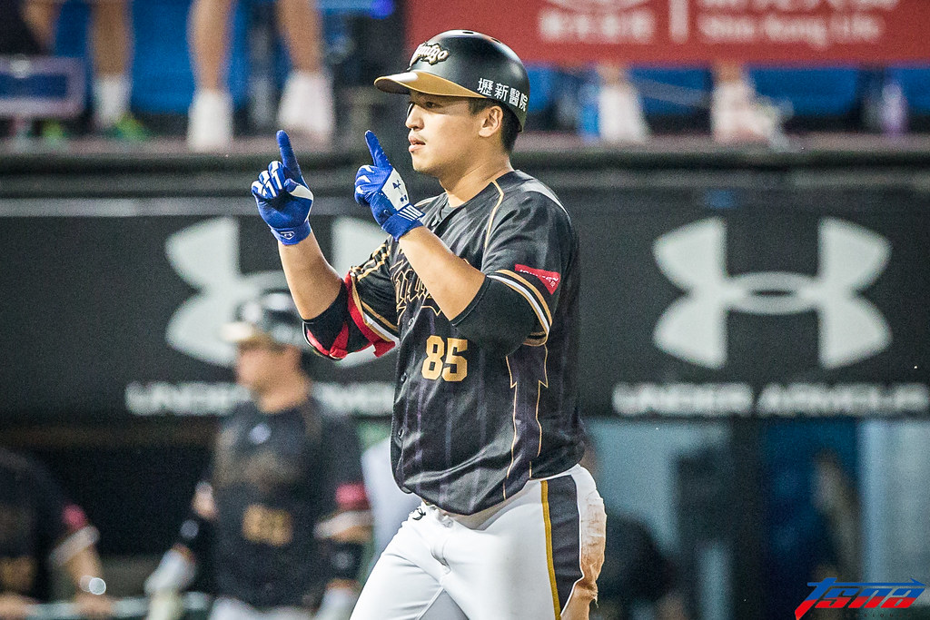 朱育賢5支5雙響砲 上半季19轟追平紀錄 - TSNA體育新聞團隊