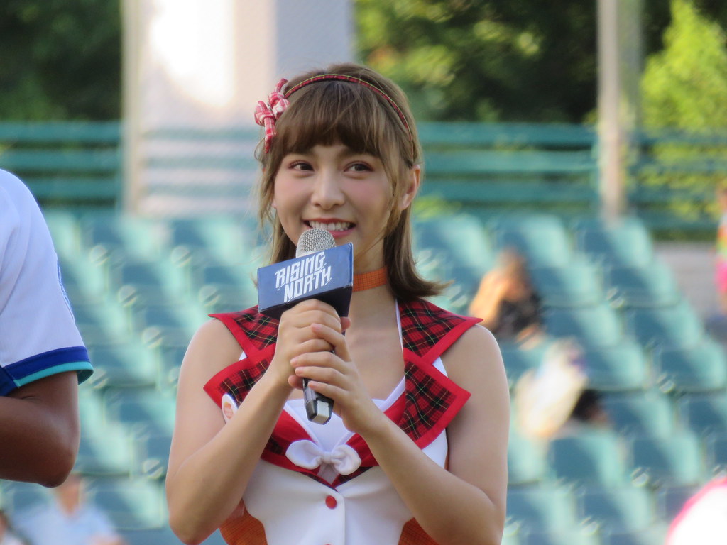 溫妮超甜美開球 讚仕朋教練教得好 - TSNA體育新聞團隊