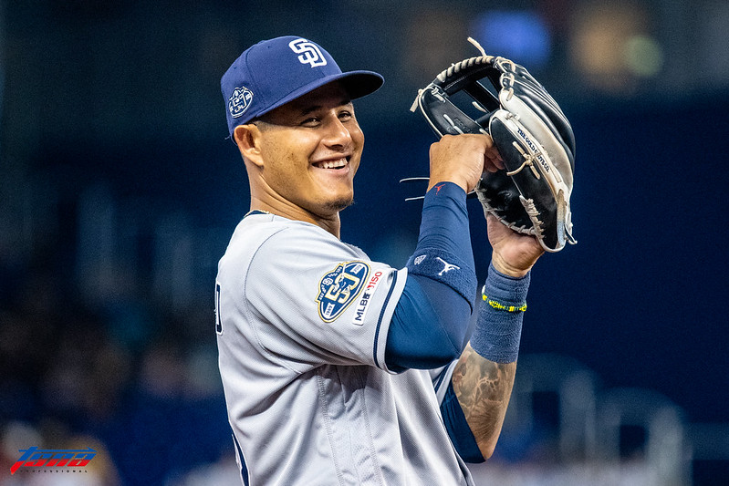 三壘手Machado 接殺右外野牆邊飛球 - TSNA體育新聞團隊