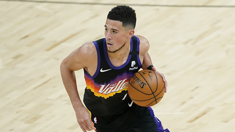 Booker沒入選明星賽 LeBron抱不平 - TSNA體育新聞團隊