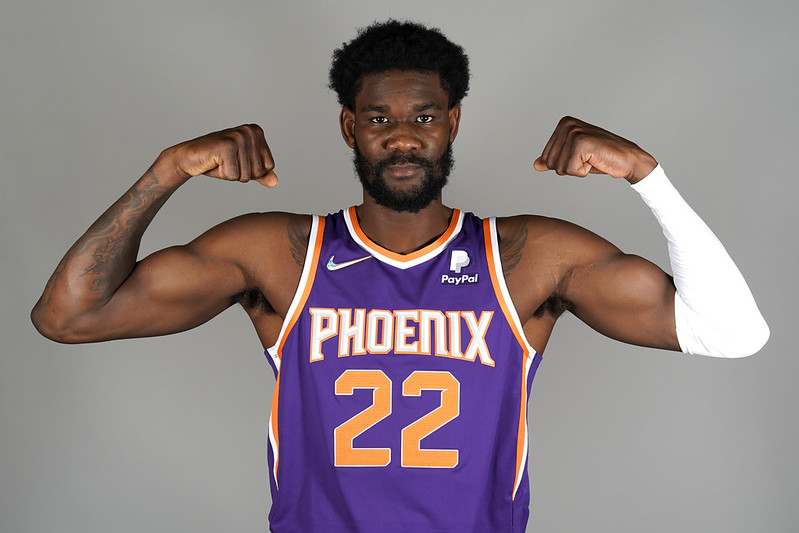 教練傳訊息忘記在度假 Ayton奔巴哈馬海灘訓練 - TSNA體育新聞團隊