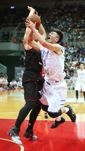 劉錚擔任隊長首戰表現佳 Davis讚當之無愧 - TSNA體育新聞團隊