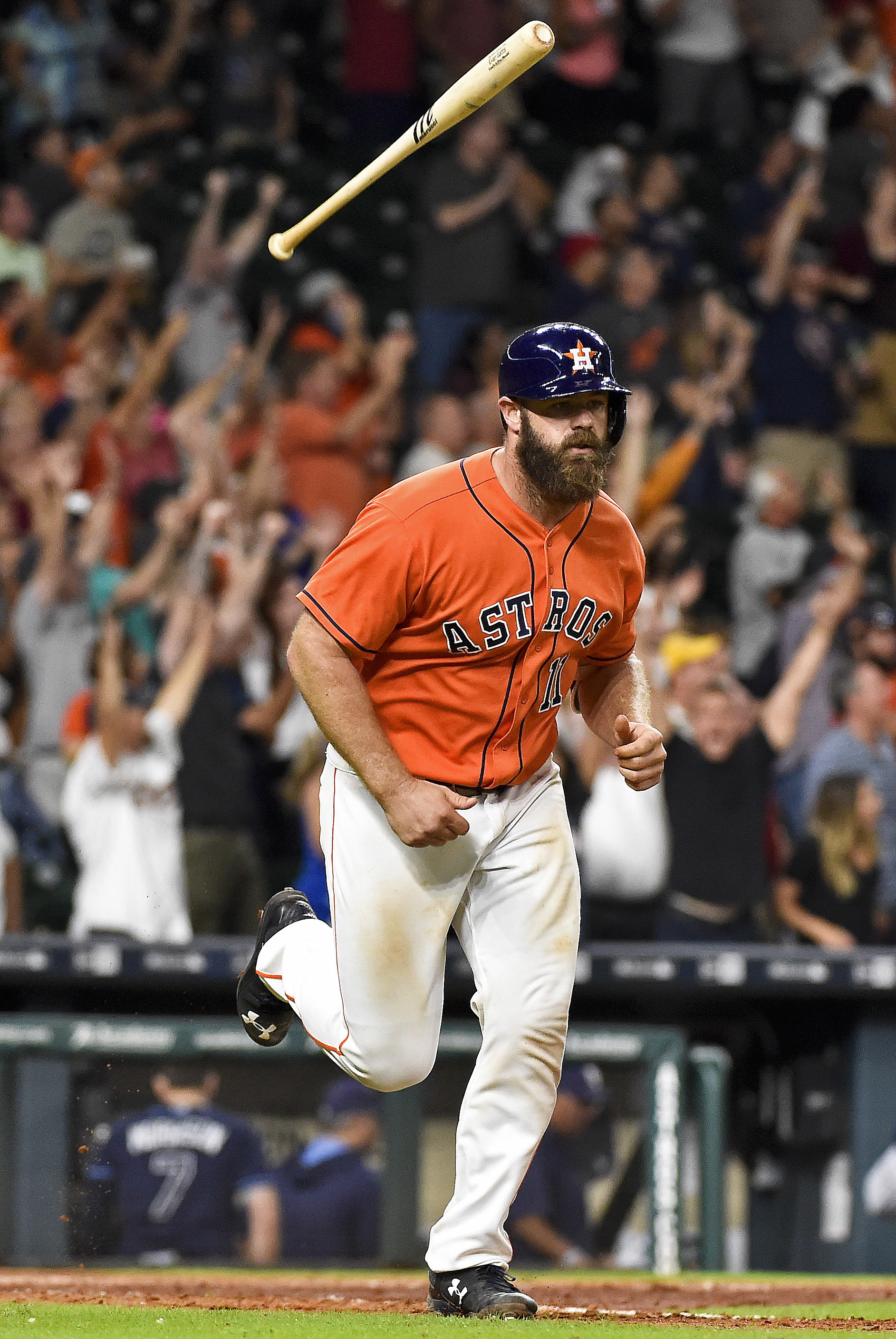 9下連轟說再見 太空人近7戰6勝 - TSNA體育新聞團隊