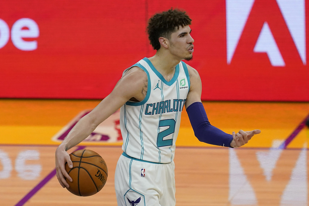 「我想待在夏洛特」與眾不同的 LaMelo Ball - TSNA體育新聞團隊