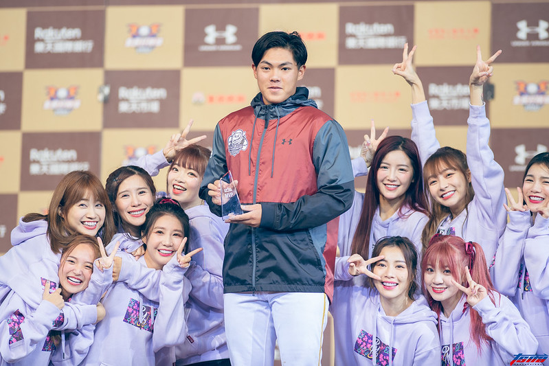 生涯前2戰連勝兄弟、統一 19歲林子崴連11局無失分 - TSNA體育新聞團隊