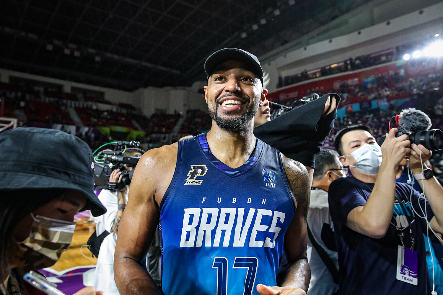 辛特力連莊FMVP 蔡董發2000萬獎金 - TSNA體育新聞團隊