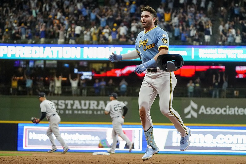 落後5分逆轉洋基 釀酒人Mitchell再見安拚外卡 - TSNA體育新聞團隊