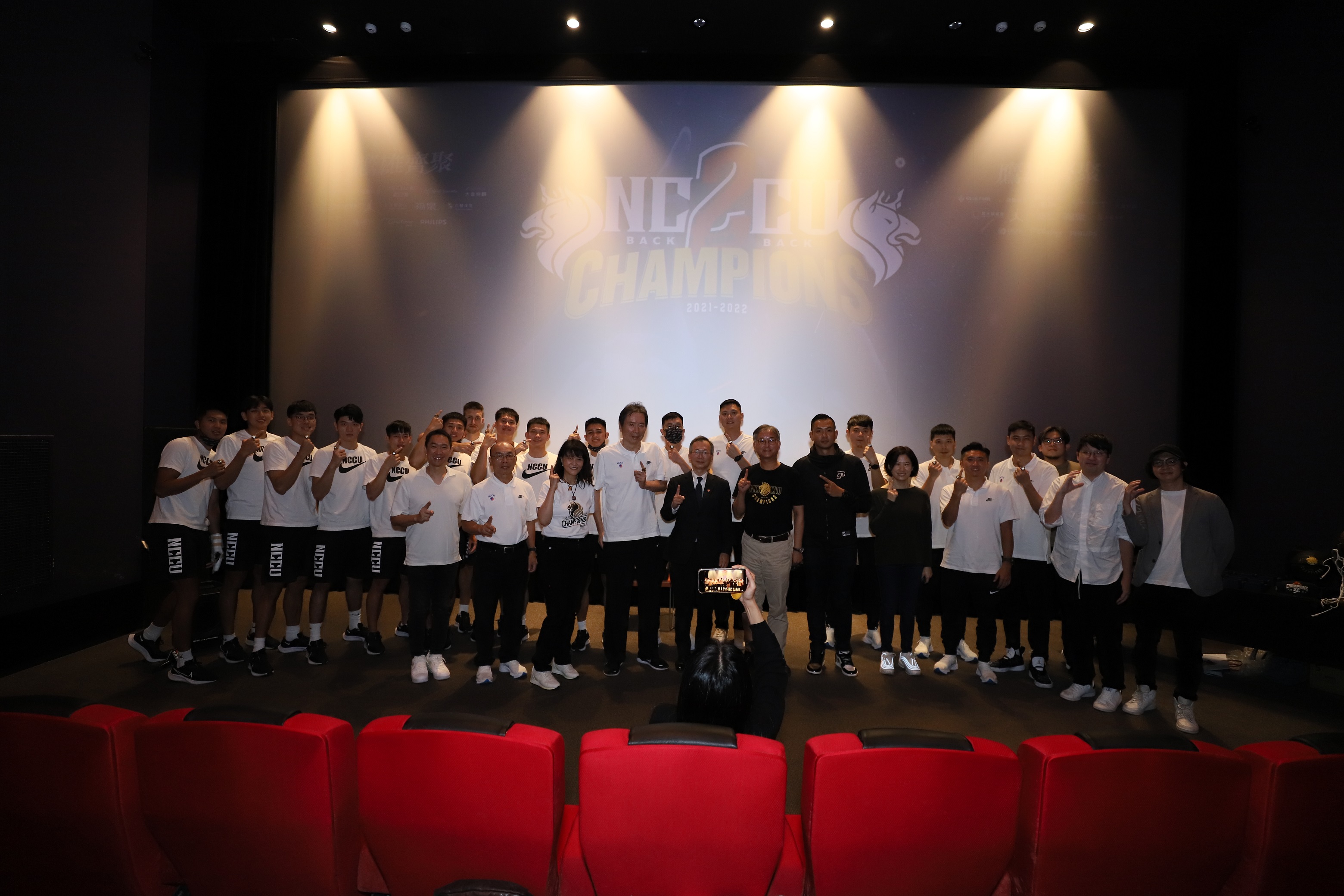 政大雄鷹紀錄片首映 游艾喆喊出3連霸 - TSNA體育新聞團隊