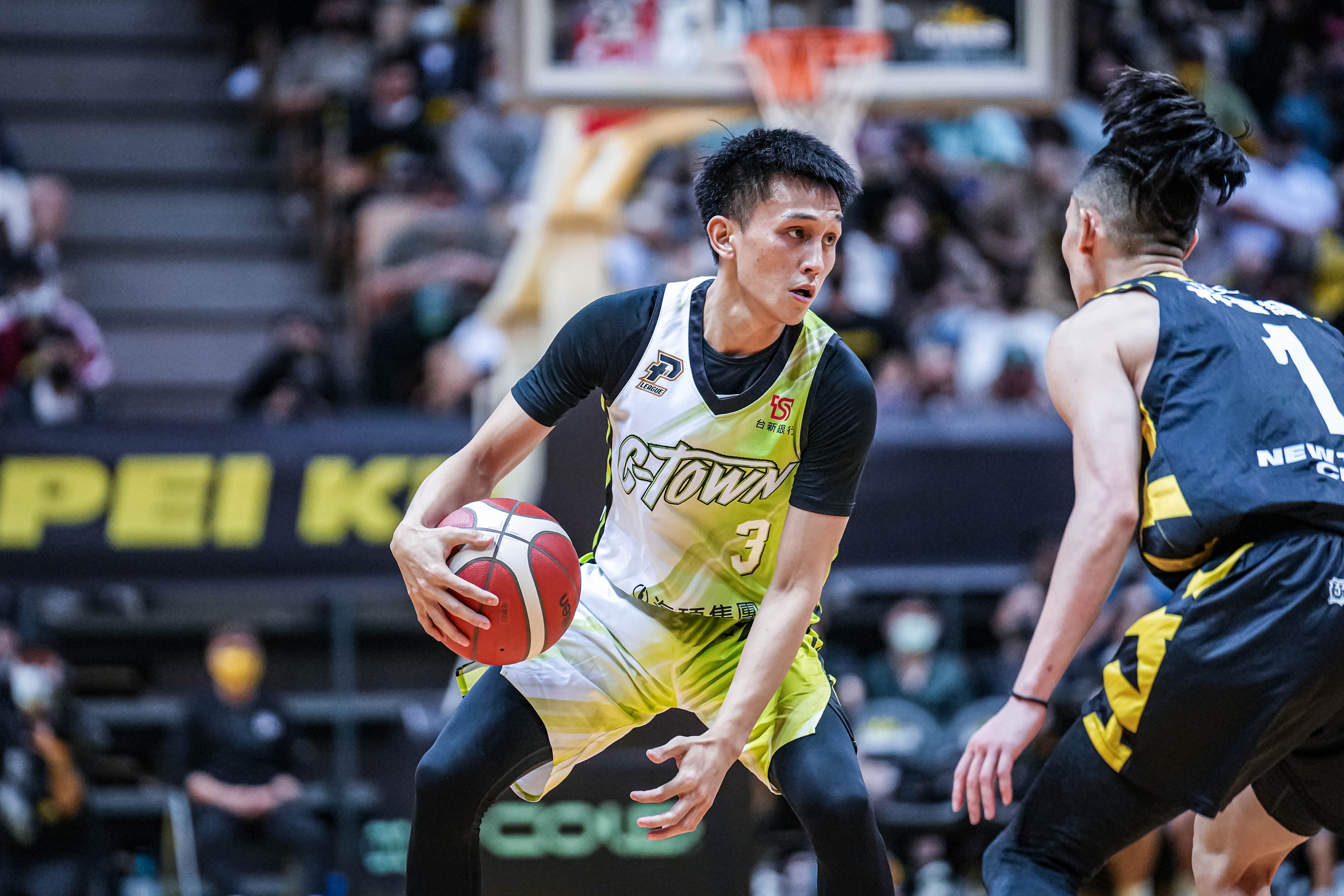 暗示裁判收錢？ 吳家駿不當手勢被罰1.5萬 - TSNA體育新聞團隊