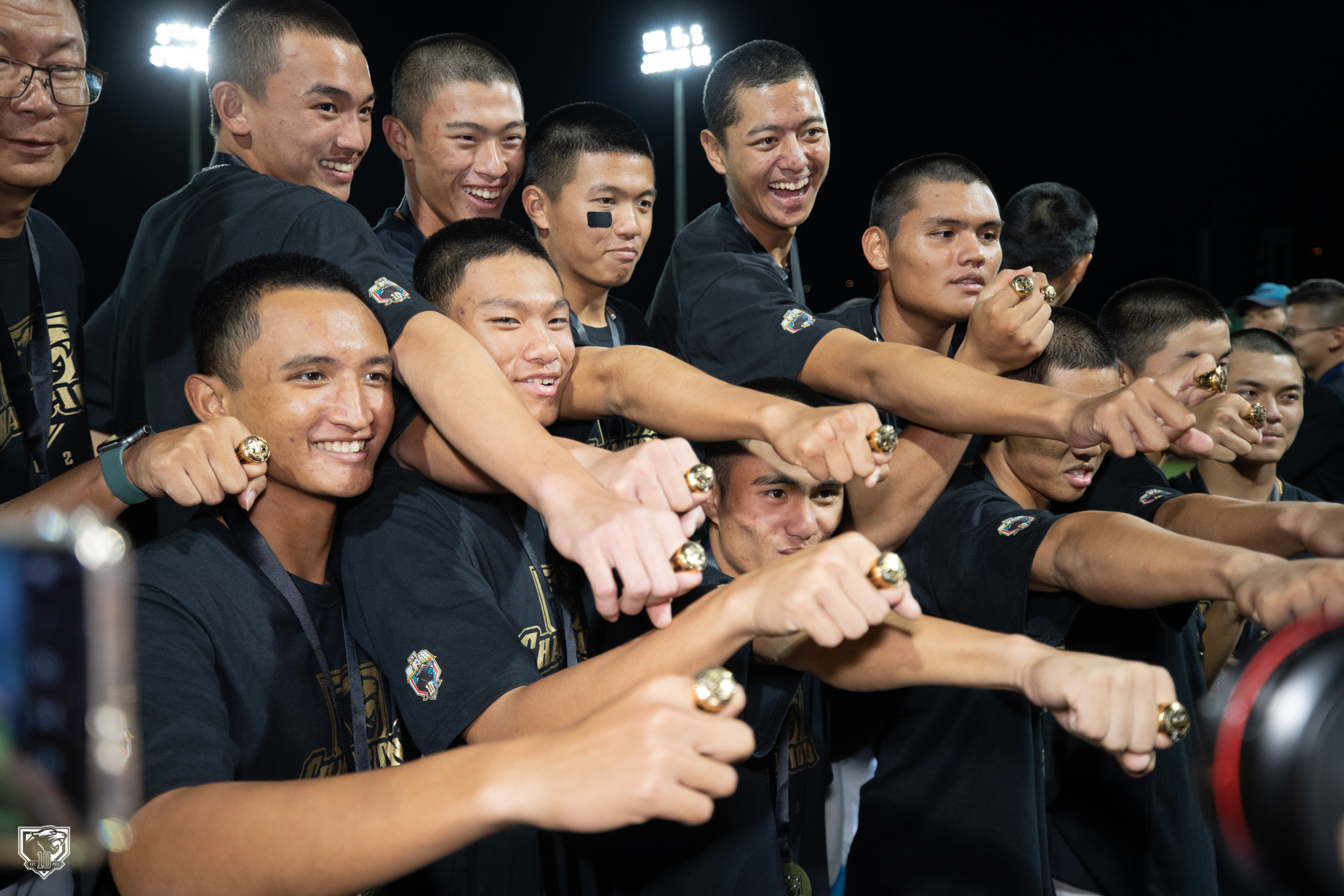 黑豹旗首枚冠軍戒曝光 首度設立「黑豹獎」感謝6位教練無私奉獻 - TSNA體育新聞團隊