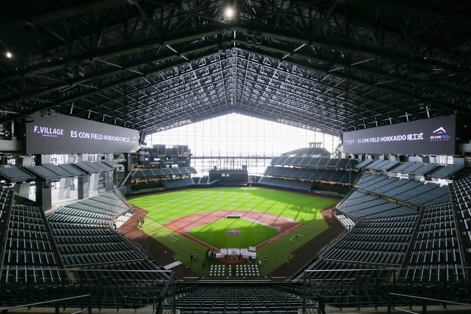 影/日本火腿新球場動用65萬人建設不到3年完工 可邊看比賽邊泡溫泉 - TSNA體育新聞團隊