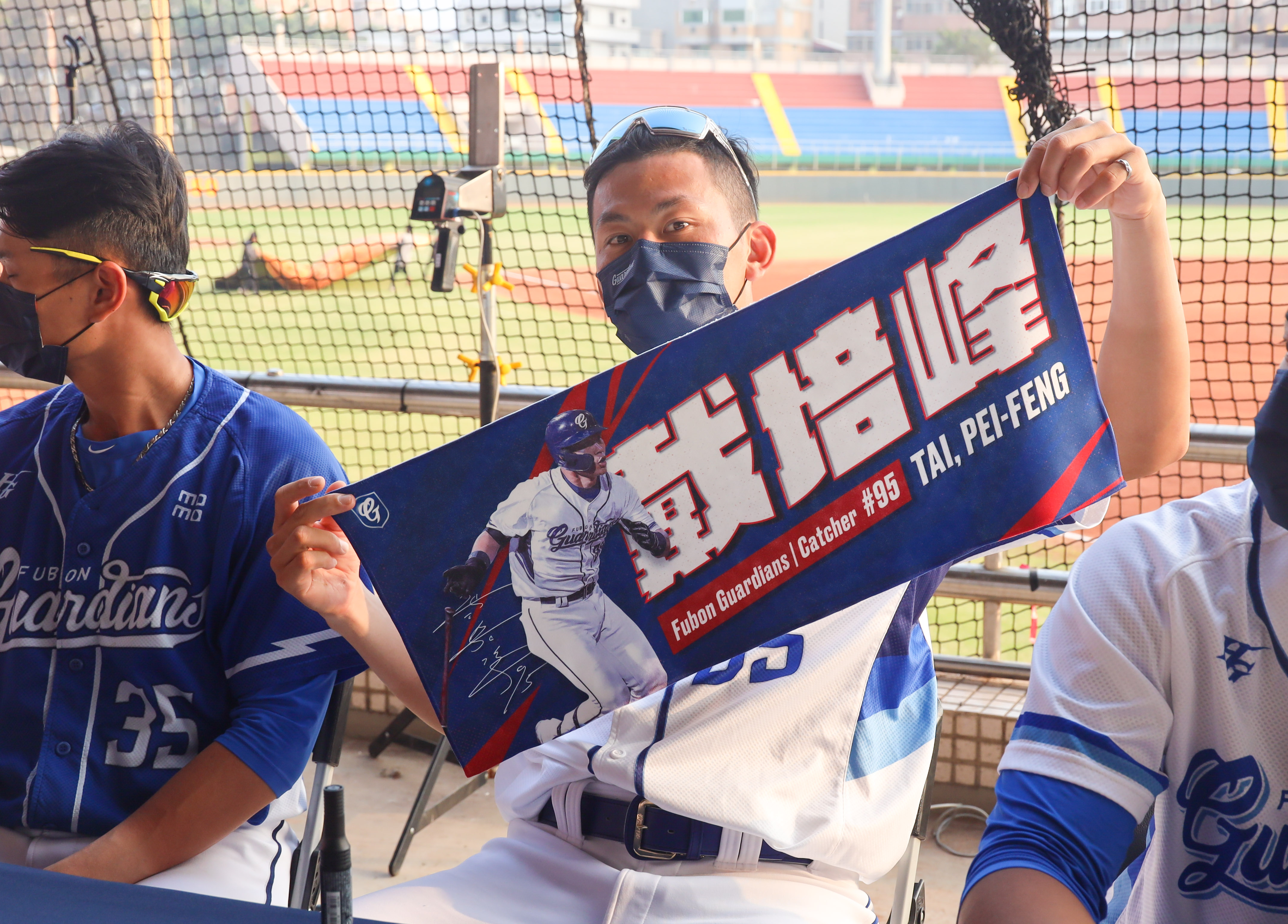 中華隊「遺珠」戴培峰富邦隊內賽敲長打 悍將：很多球迷鼓勵他 - TSNA體育新聞團隊