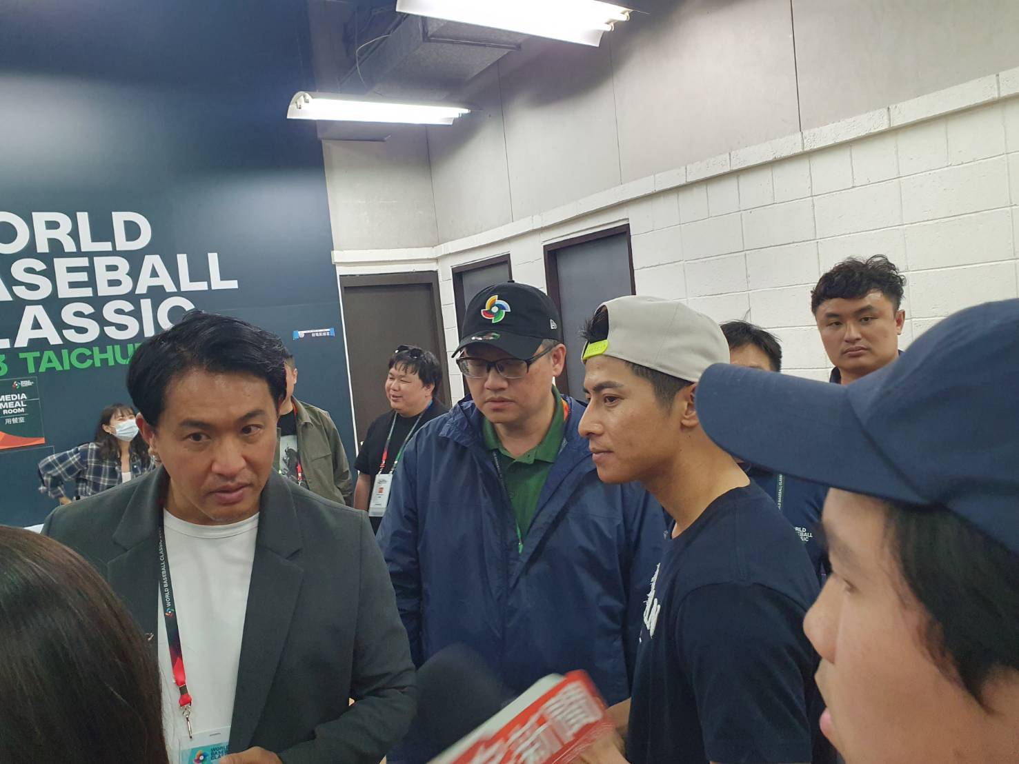 WBC》恐佈7棒陳傑憲變粉絲跟前美、日職名投合照 反被問問題 - TSNA體育新聞團隊