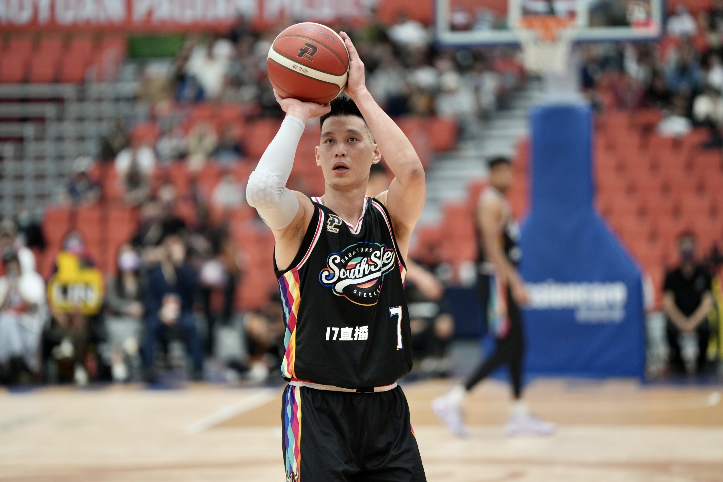 領航猿迎戰鋼鐵人 上半場林書豪12分5籃板 - TSNA體育新聞團隊