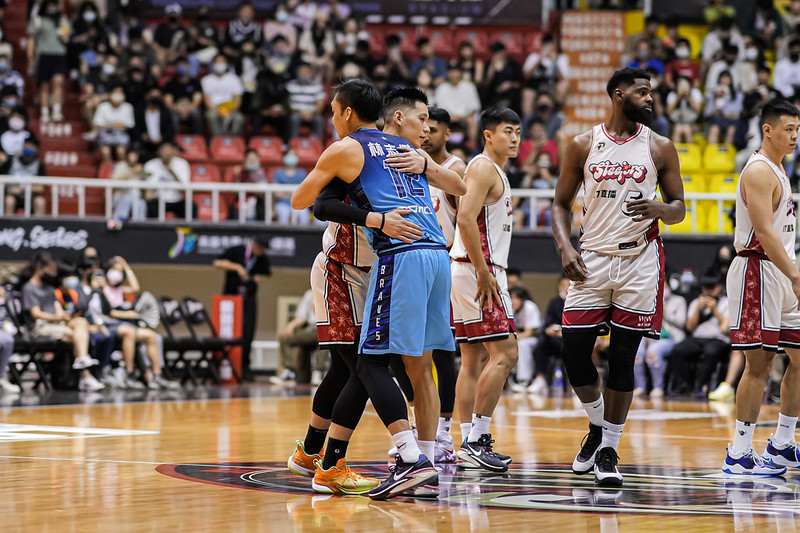 「豪傑」賽後互相稱讚 林書豪：我40歲絕對不會還在打 - TSNA體育新聞團隊