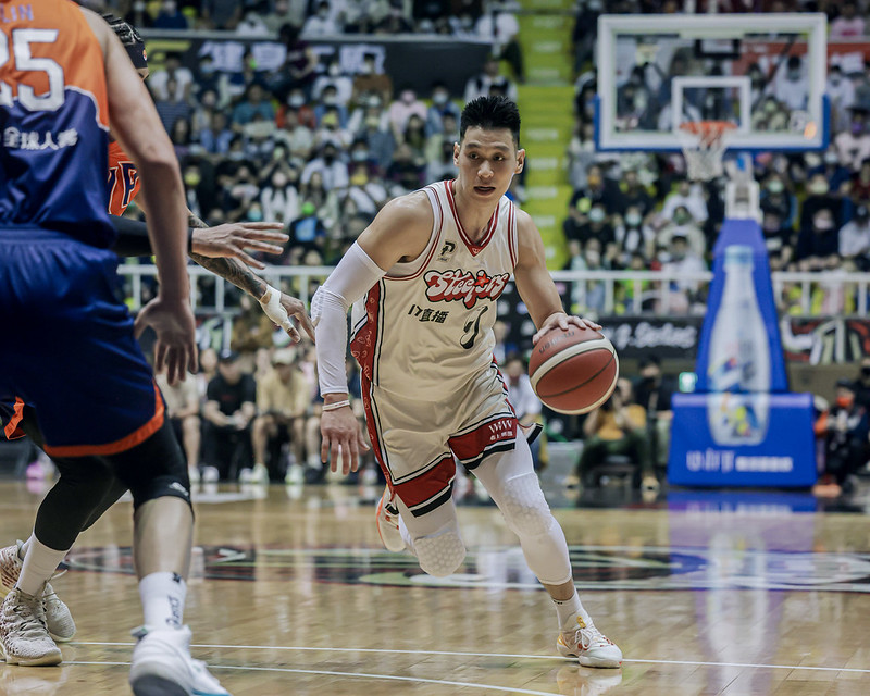 林書豪15助攻創紀錄 準大三元率鋼鐵人主場退領航猿 - TSNA體育新聞團隊