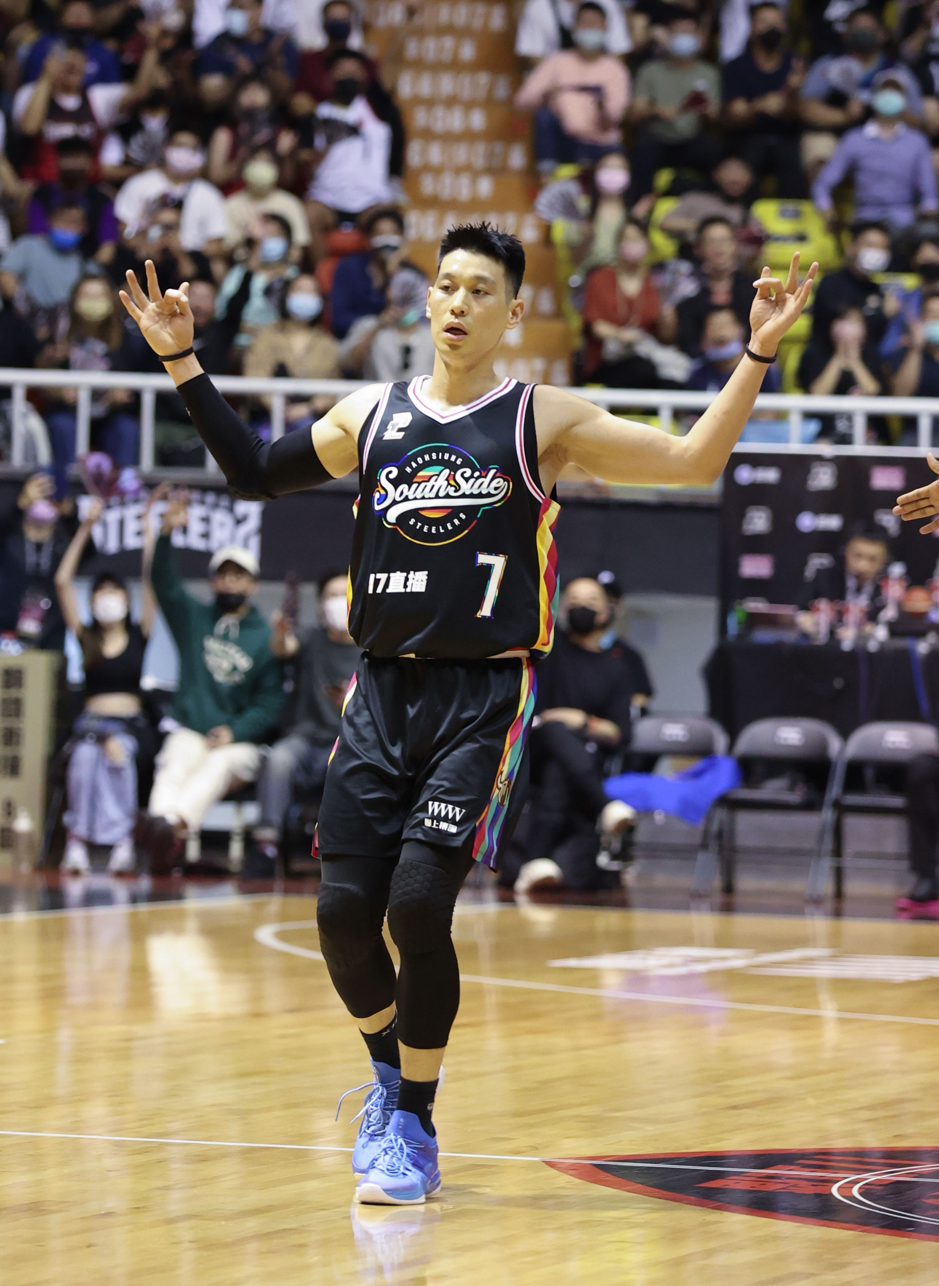 林書豪準大三元贏兄弟對決 鋼鐵人6連勝創紀錄 - TSNA體育新聞團隊