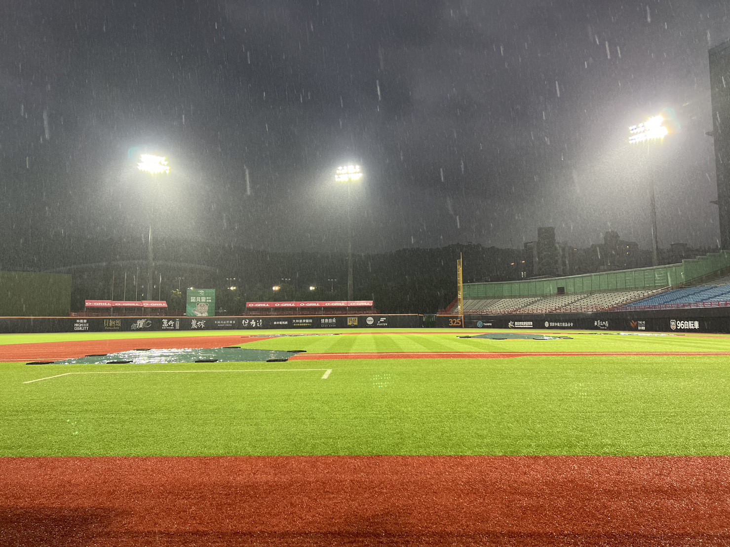 蛟龍帶水！味全戰悍將天母延賽到下週 - TSNA體育新聞團隊