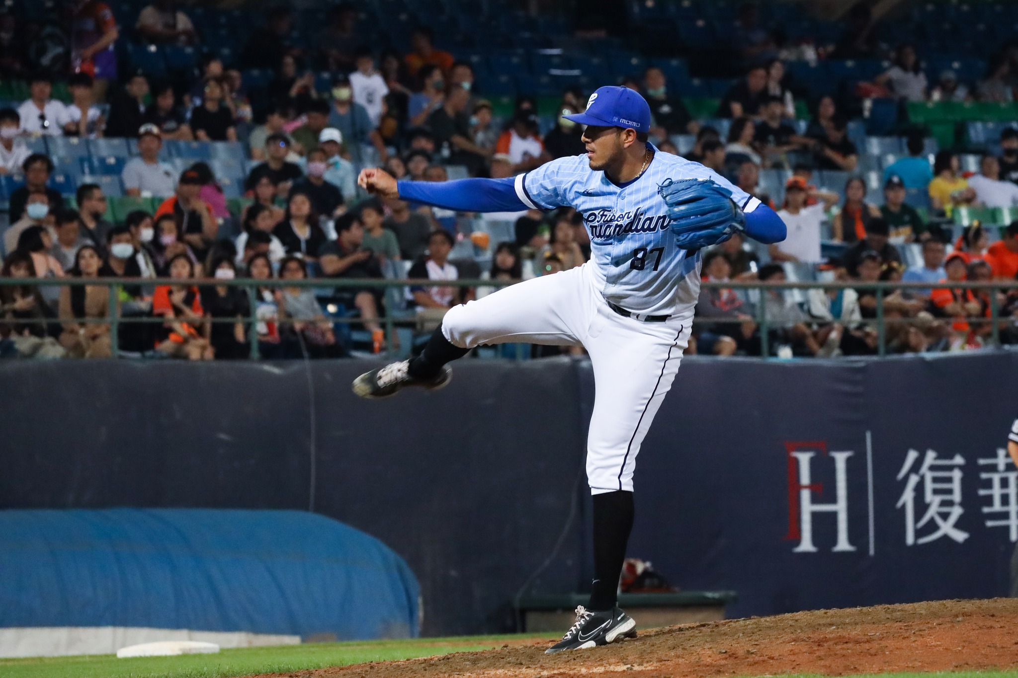 近4場出賽3場救援失敗寫生涯單季新高 中職最速男富藍戈下二軍 - TSNA體育新聞團隊