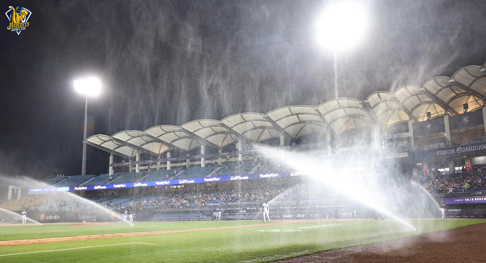 新莊比賽中突灑水 富邦悍將球團解釋原因 - TSNA體育新聞團隊