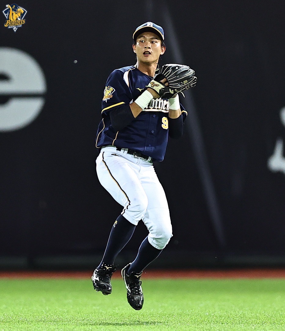 岳政華長傳美技 龍象打完10局天母條款握手言和 - TSNA體育新聞團隊