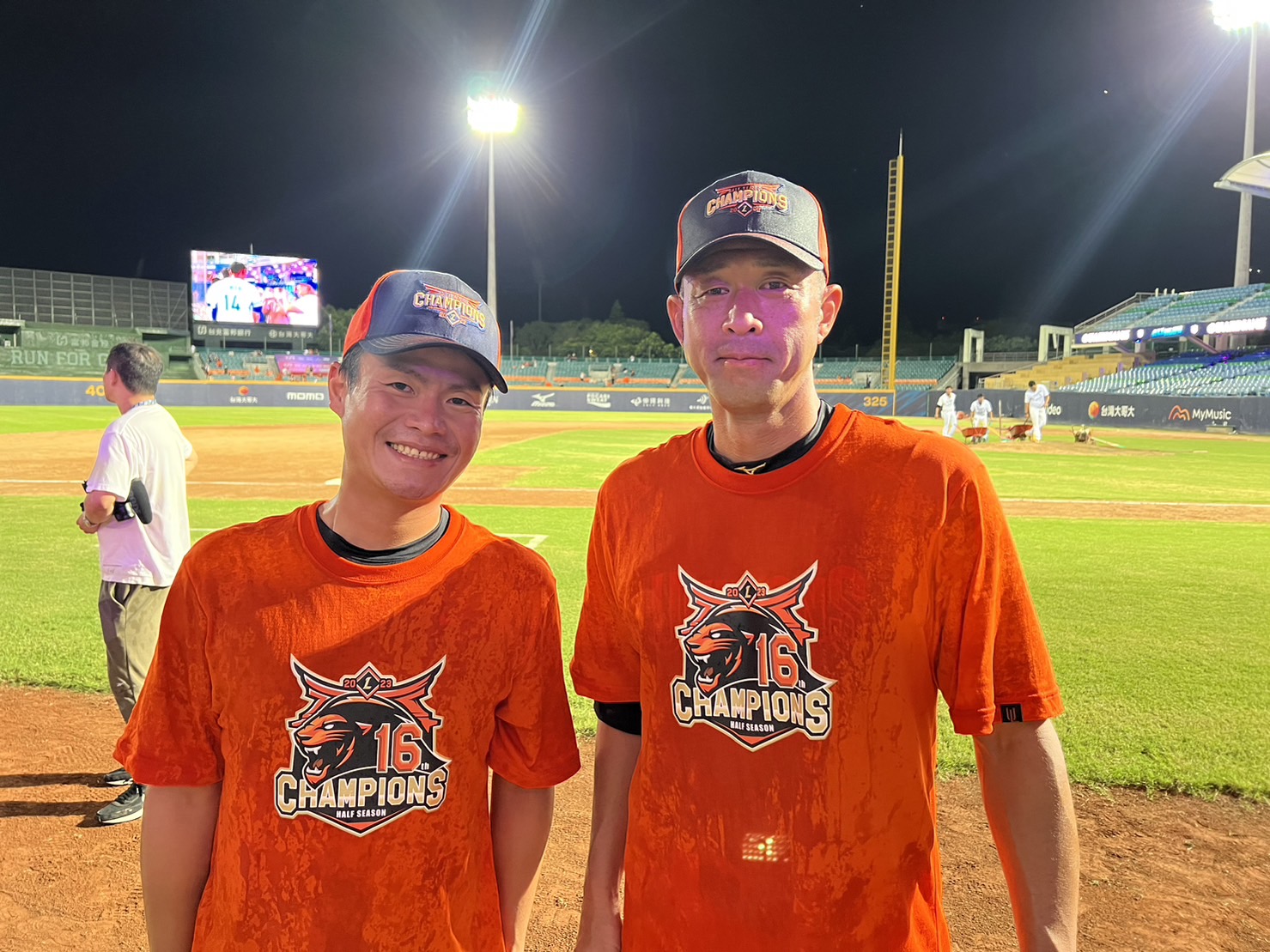 首度享受「台式香檳浴」 猛獅日籍教練點評林靖凱進步之處 - TSNA體育新聞團隊