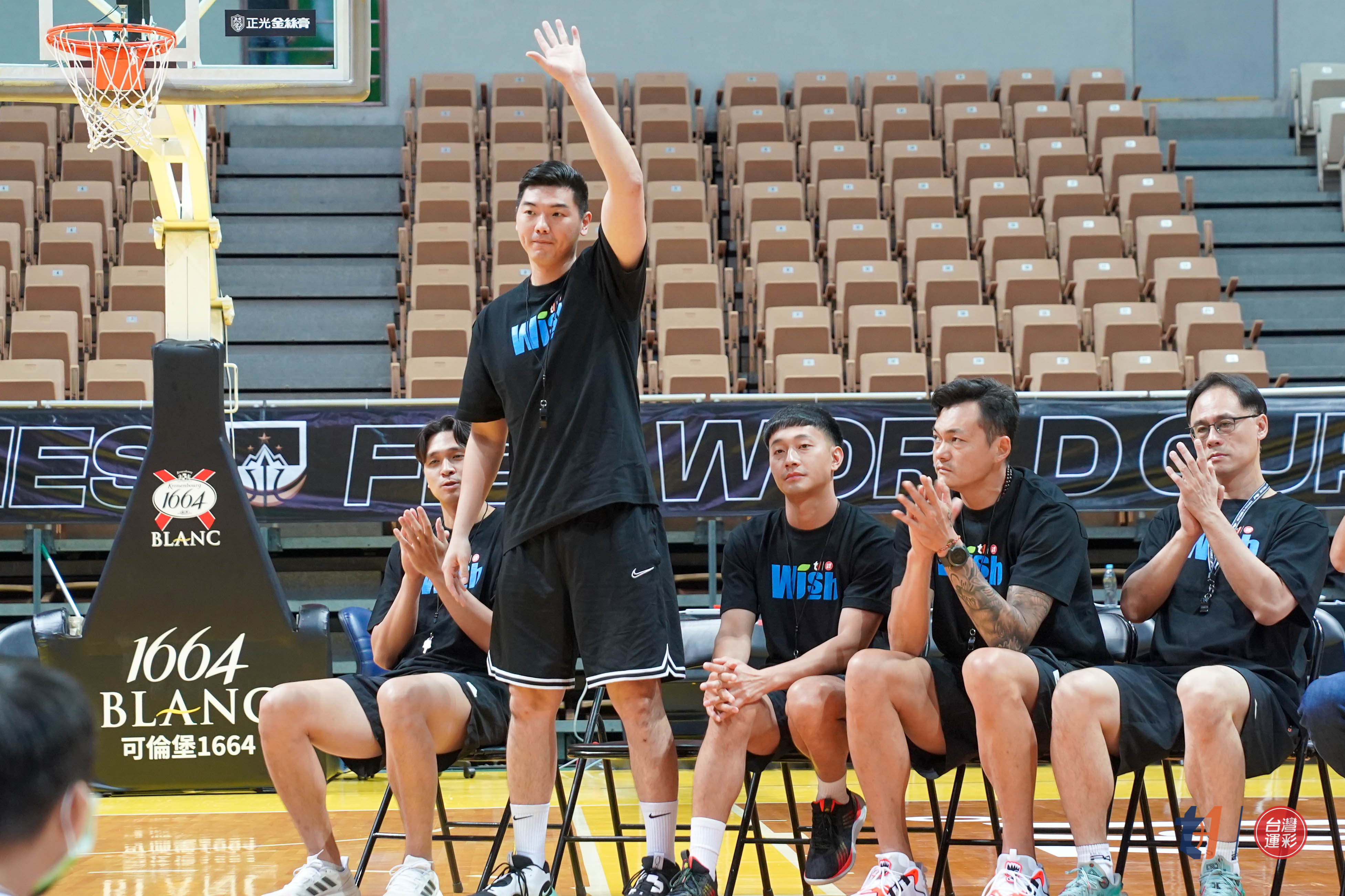 T1籃球公益活動 胡瓏貿、黃聰翰鼓勵小球員 - TSNA體育新聞團隊