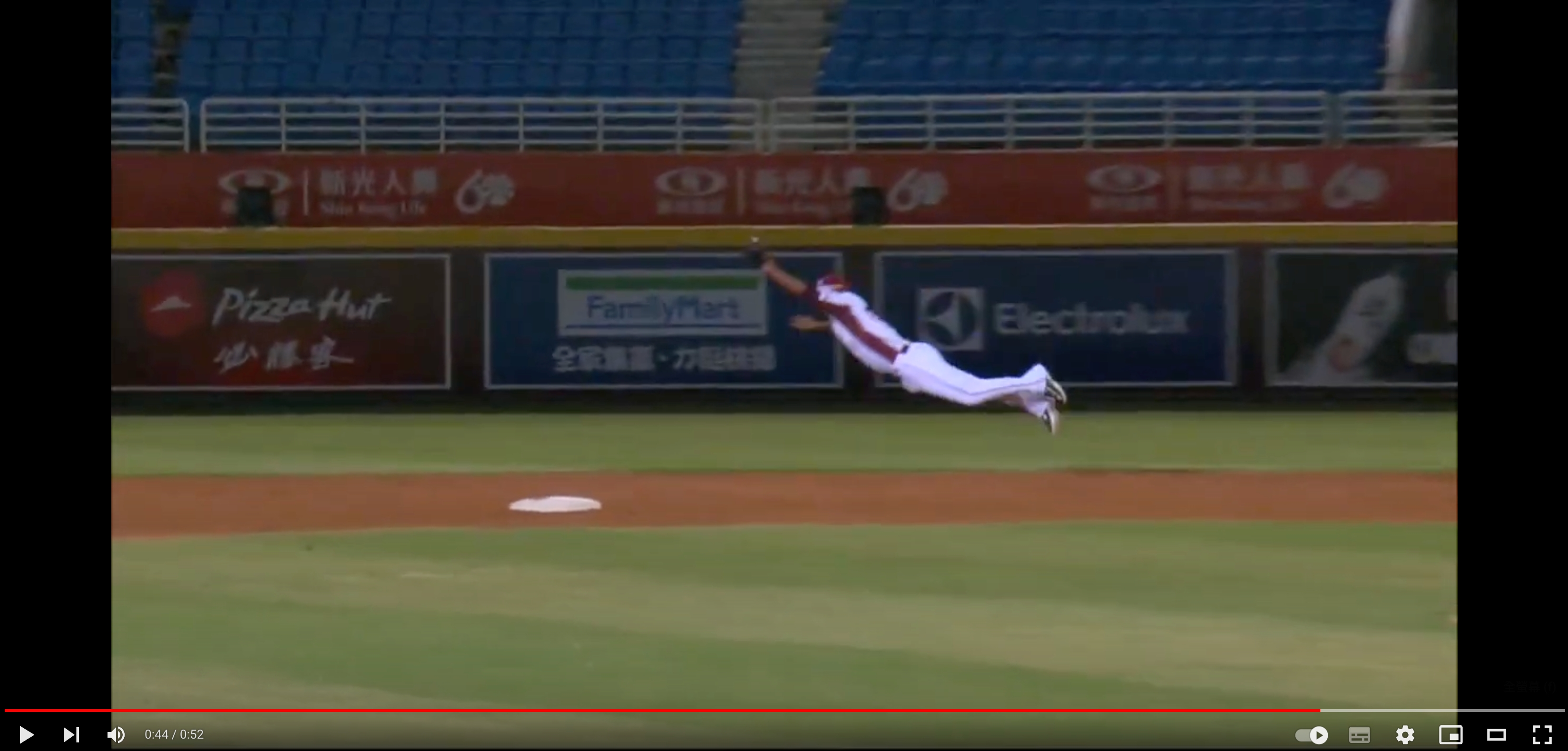 影/6星級海豚美技完再側滑沒收安打 林子偉大秀MLB級守備 - TSNA體育新聞團隊