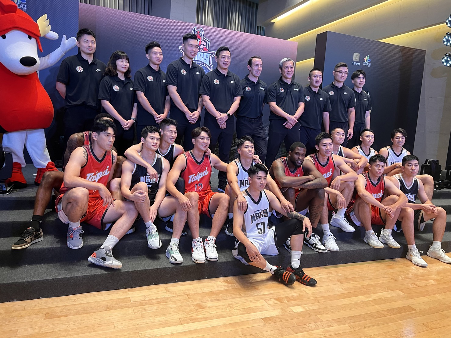 找NBA大咖球星加盟？ 戰神教頭：讓我先拿手機 - TSNA體育新聞團隊