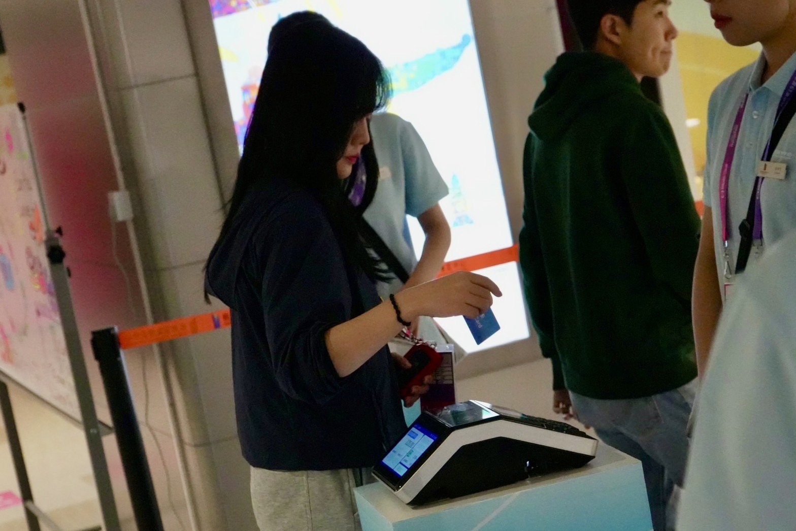 杭州亞運》刷卡嗶一聲進入用餐 吃飯像搭捷運 - TSNA體育新聞團隊