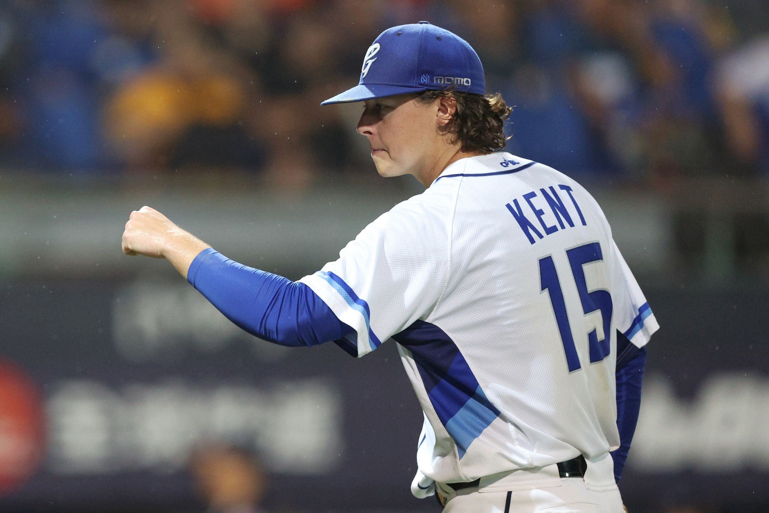 不想淋雨想快點拿出局數 肯特7局失1分首度在主場拿MVP - TSNA體育新聞團隊