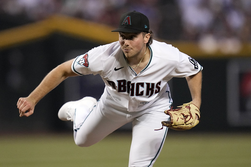 響尾蛇再見安打氣走費城人 國家聯盟冠軍賽系列賽追成1-2 - TSNA體育新聞團隊