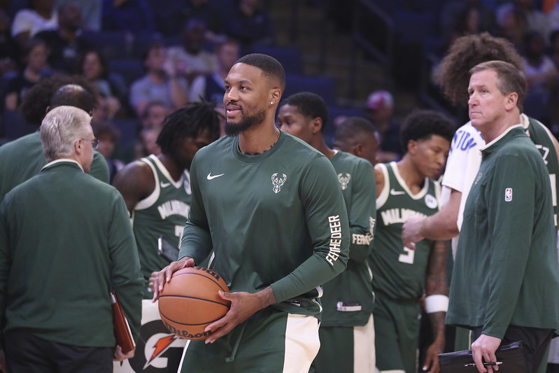 Lillard首秀22分鐘14分 公鹿輕取LBJ缺陣湖人 - TSNA體育新聞團隊