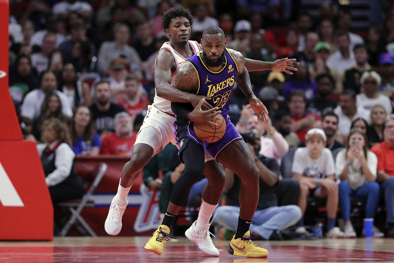 LBJ本季單場新低18分 湖人慘輸火箭34分吞3連敗 - TSNA體育新聞團隊