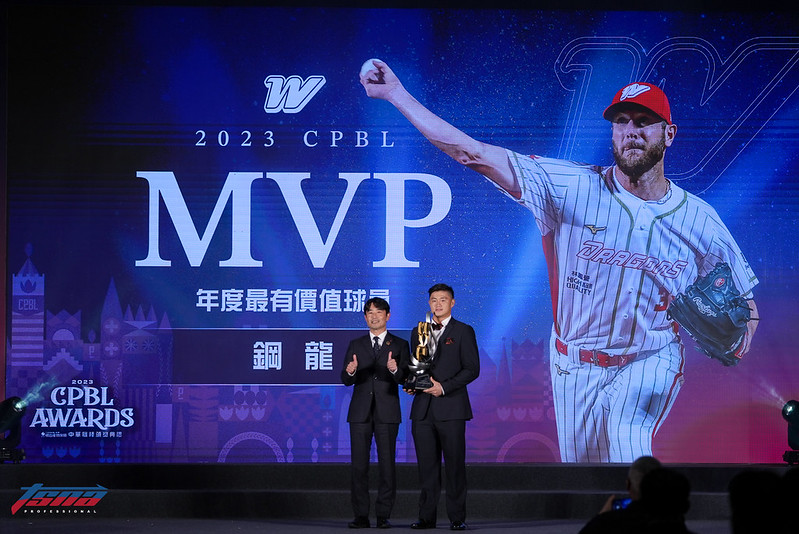 鋼龍183局奪年度MVP 味全龍隊史第2人 - TSNA體育新聞團隊