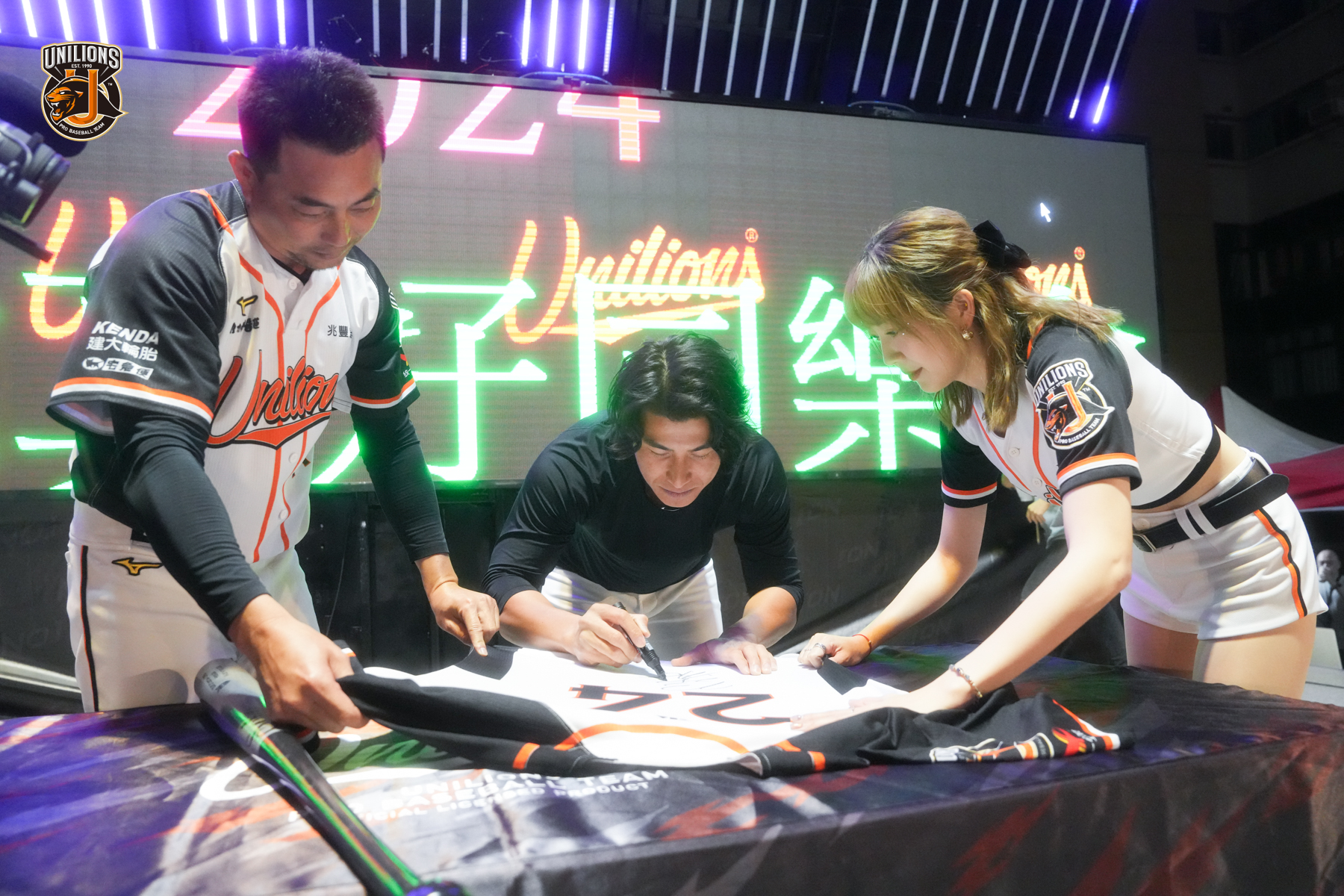 統一》萊過年認購愛心年菜 餅總標下陳傑憲球衣霸氣捐10萬 - TSNA體育新聞團隊