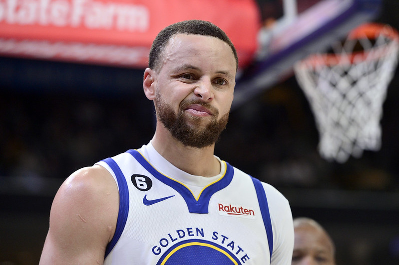 NBA》重返助教病逝地勇士奪5連勝 Curry：用比賽致敬逝者 - TSNA體育新聞團隊