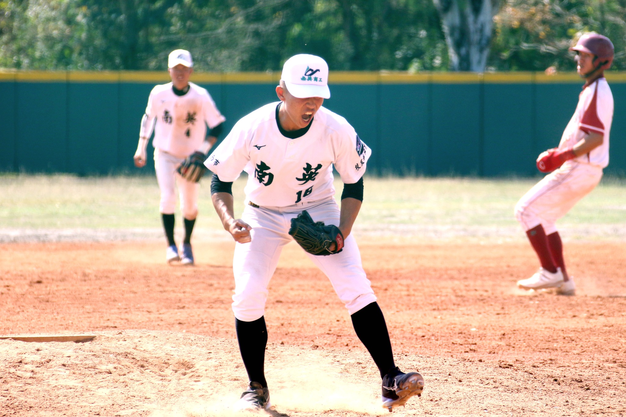 高中木聯》南英吳旻新拆彈成功 滿壘0出局連2K守住關鍵勝 - TSNA體育新聞團隊