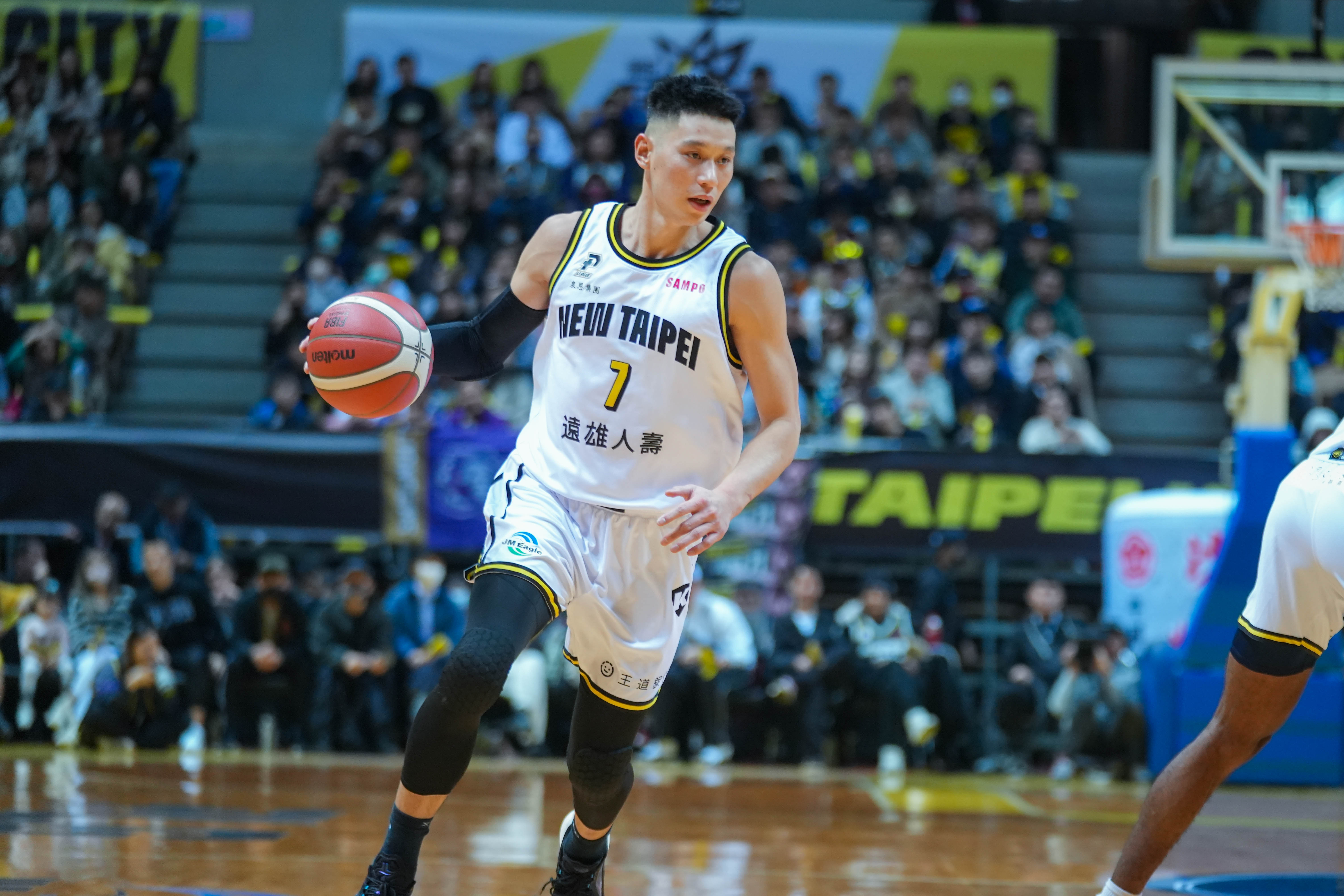 PLG》林書豪首度替補上陣 楊敬敏上場被噓 - TSNA體育新聞團隊